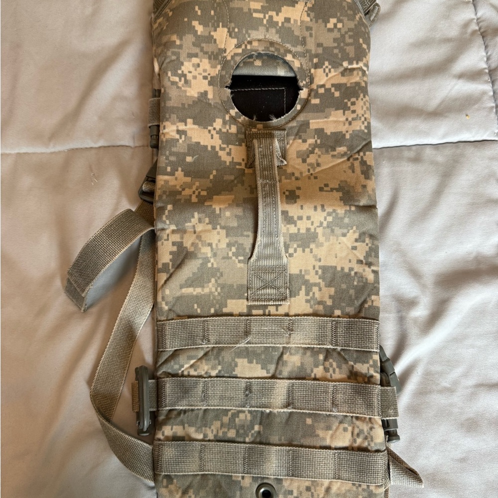 Hydration Carrier Army - Gem